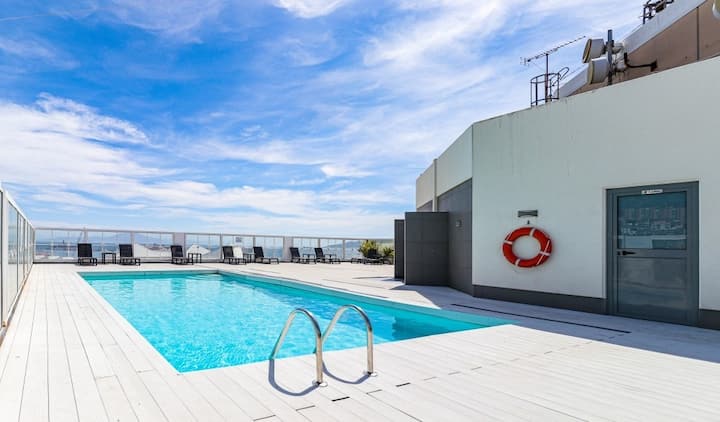 *New* Central 1 Bed | Pool | Darts | Can Sleep 6 - Gibraltar