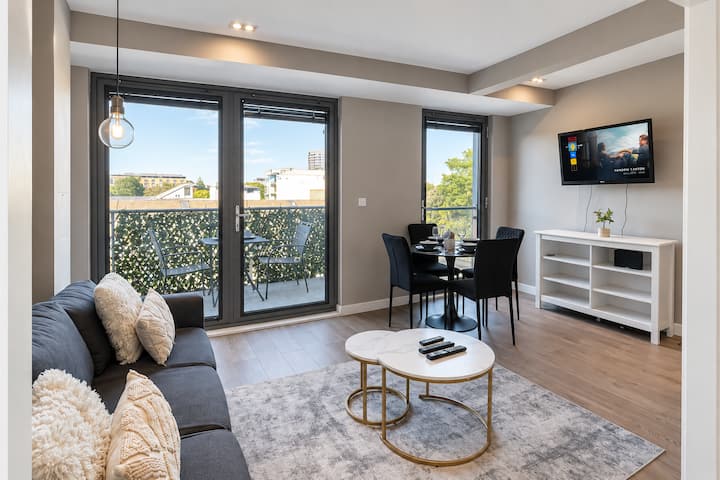 Spacious 2br Apt W/ Balcony | Old St & Islington - London