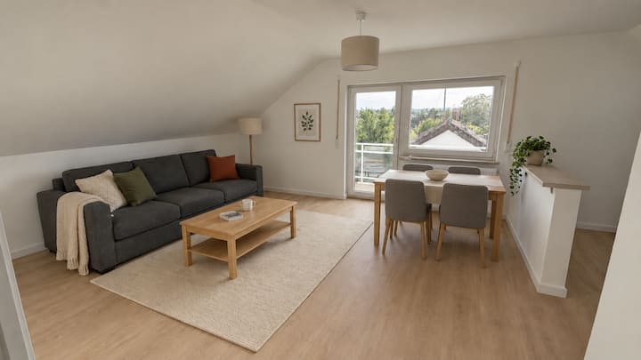 Helle Dachwohnung | Balkon & 3 Schlafzimmer - Tübingen