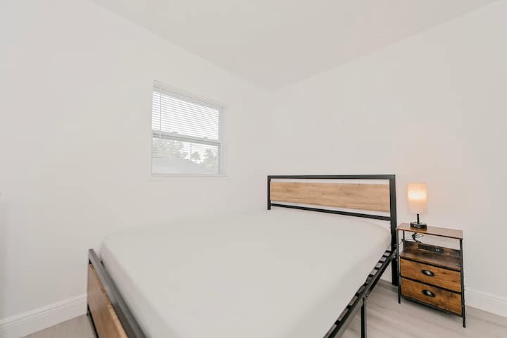 2 Bedroom 1 Bath Apt In Sanford! - Lake Mary, FL