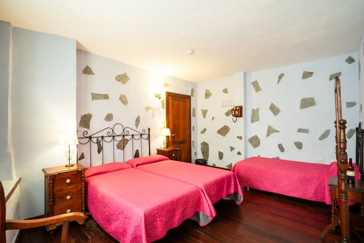 Habitación Para 4 En Hotel Rural · Adeje Casco - Adeje