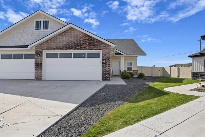 Shadowleaf Townhome Hot Tub Fenced Yard - Twin Falls, ID