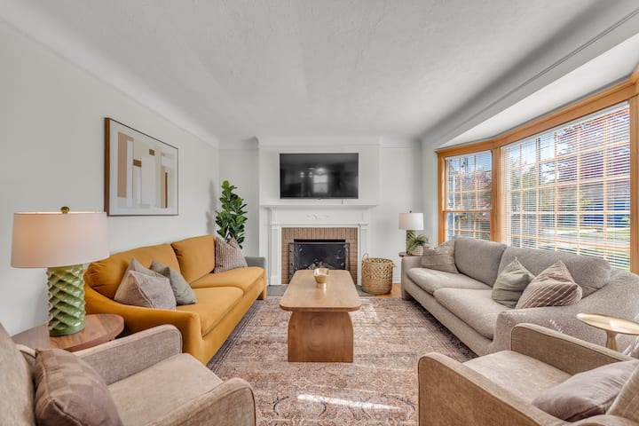 Newly Renovated With Fenced In Backyard - Shaker Heights, OH