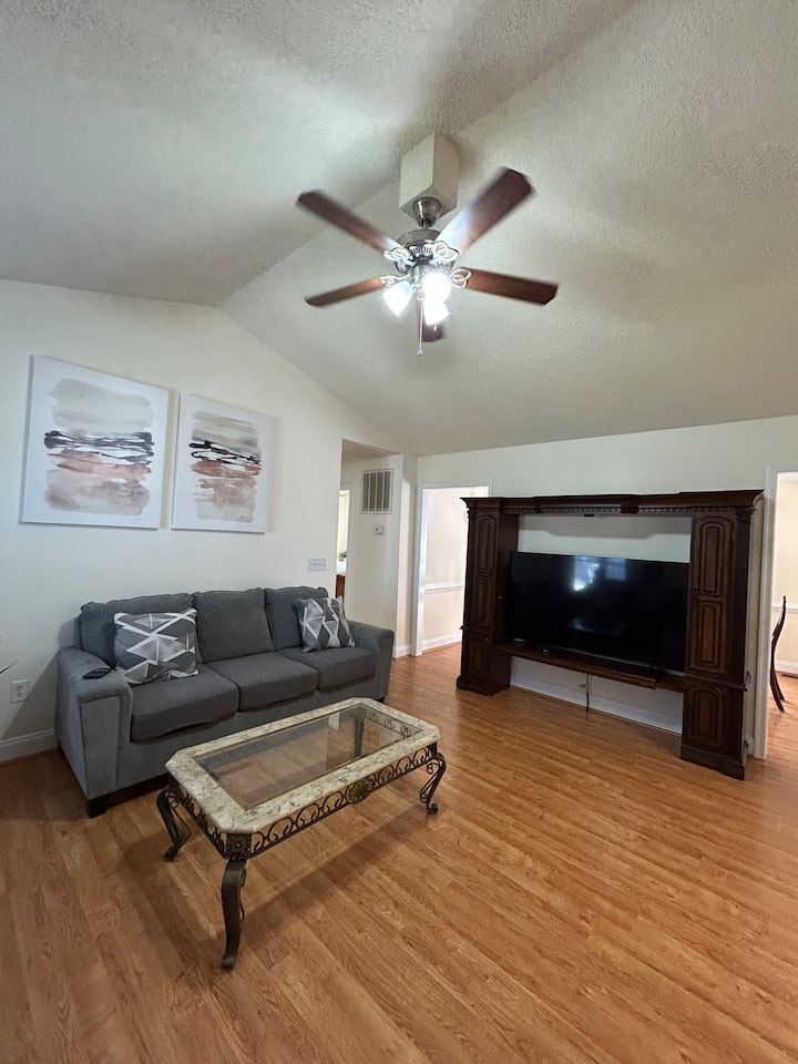 Open, Fresh, Relaxing 3 Bedroom House - Chester, VA