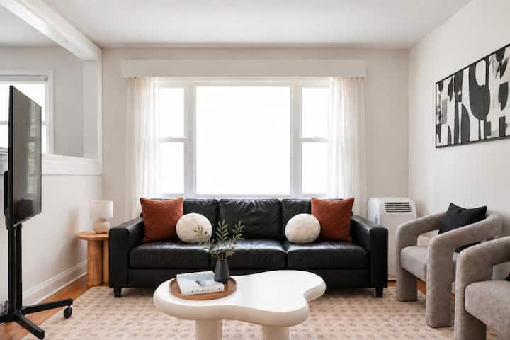 Cozy 2br Walk To Downtown & University! - Kingston