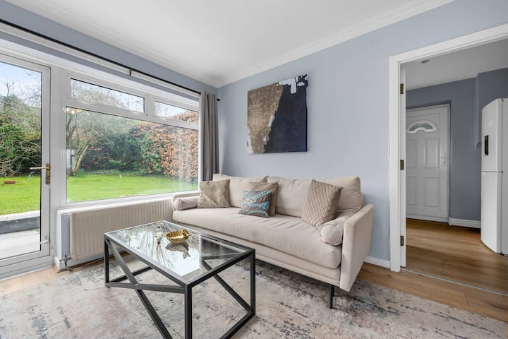 Hale Barns Home - Garden, Parking & Near Airport - Knutsford