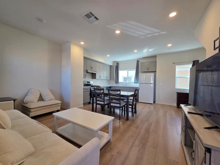 #10 Brand New Build Cozy Condo 2b1.5b - ポモナ, CA