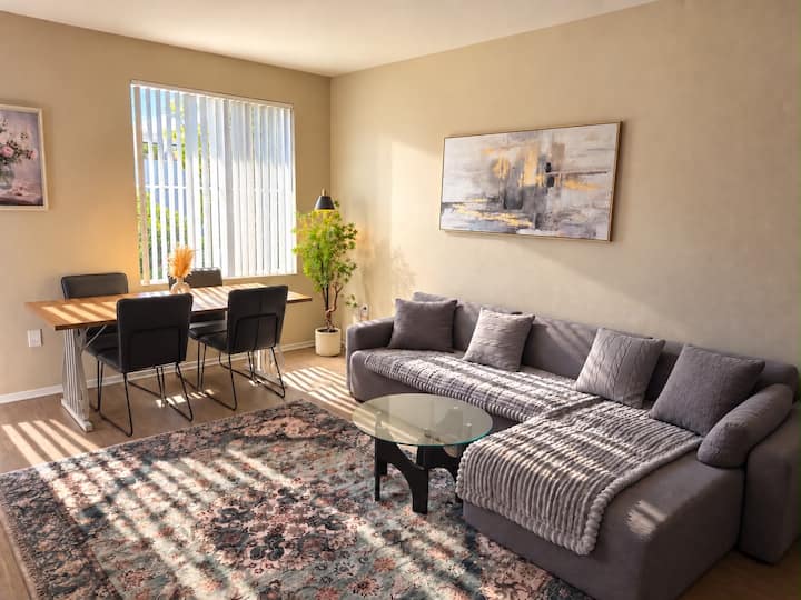 Luxury Garden 2+2 Apartment With Pool Gym Parking - El Segundo, CA
