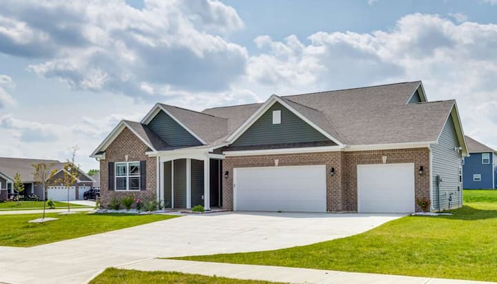 A Beautiful 3 Bedroom Home Away From Home - Avon, IN