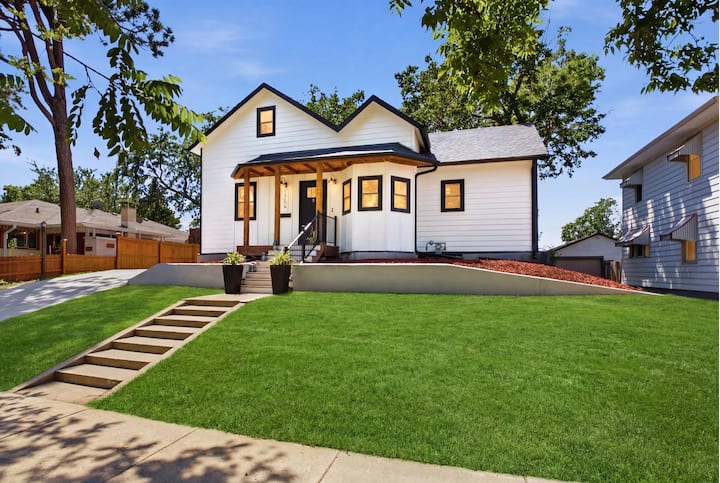 Modern Retreat Near Downtown & Mckennan Park - Sioux Falls, SD