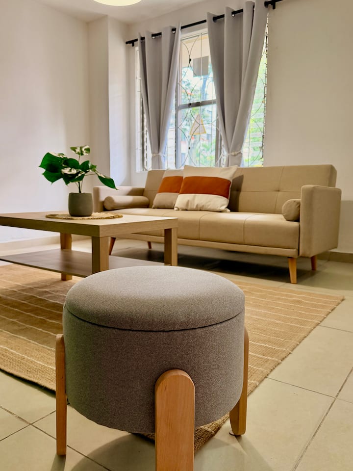 Casa Grande 5 Hab/+16px/cocina/parqueadero/wifi - Medellín