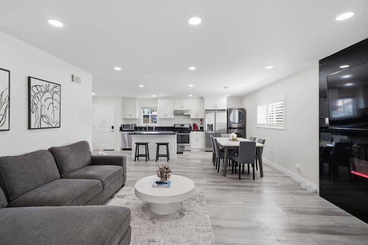 Luxury Modern 4 Br-home In Huntington Beach - Huntington Beach, CA