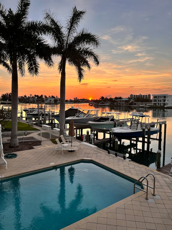 Treasure Island Beach Condo | Waterfront Pool - Treasure Island, FL