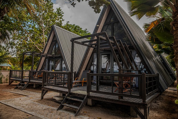 Little Beach Front Wooden Bungalows 3 - Seychelles