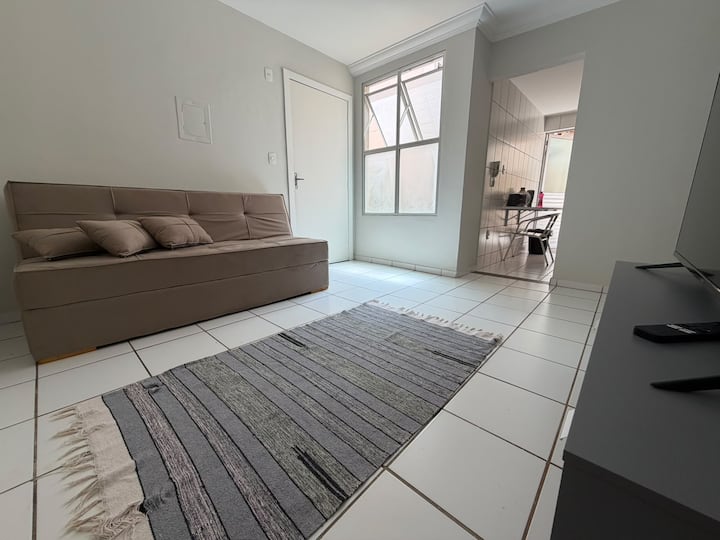 Amplo Apartamento Com 2 Quartos E Area Nos Fundos - Sete Lagoas