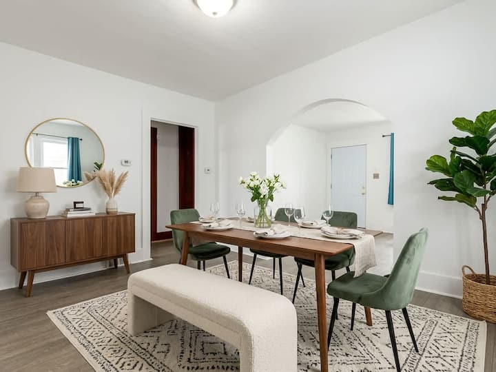 Cozy 3br | .5 Mi To River Front | Close To Detriot - Lincoln Park, MI