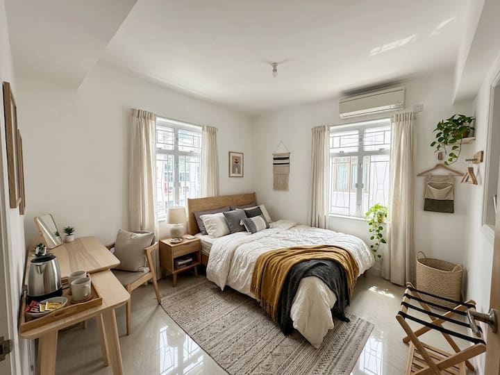 Spacious Room W/ Private Tub Bath | Prime Cwb - North Point