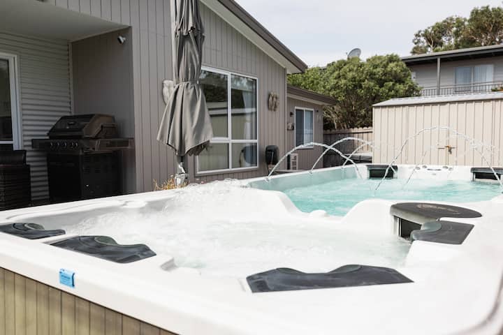 Salt Bush | Swim Spa | Close To Everything - Bicheno