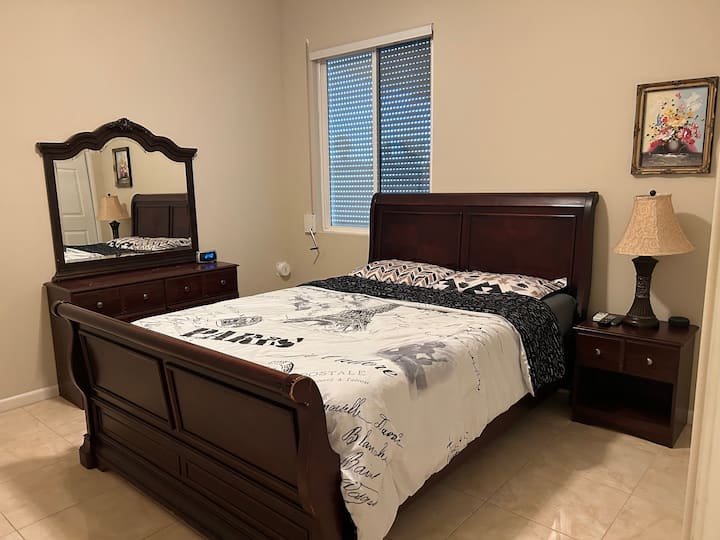 Close To Marie Kerr Park And Av Mall - Palmdale, CA