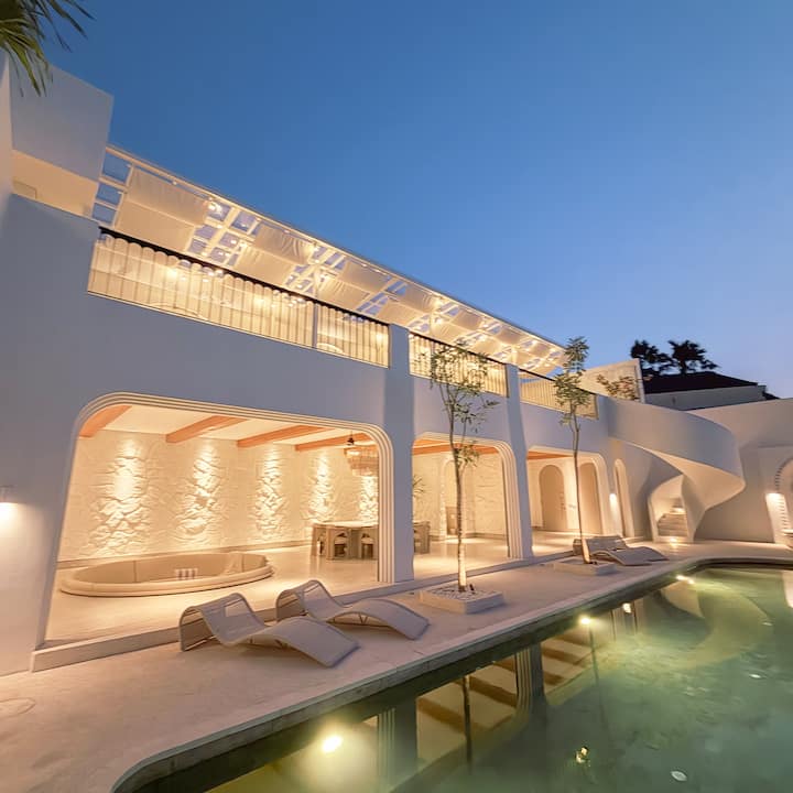 Ultra-luxe Mediterranean Retreat With Sunset Views - Australia