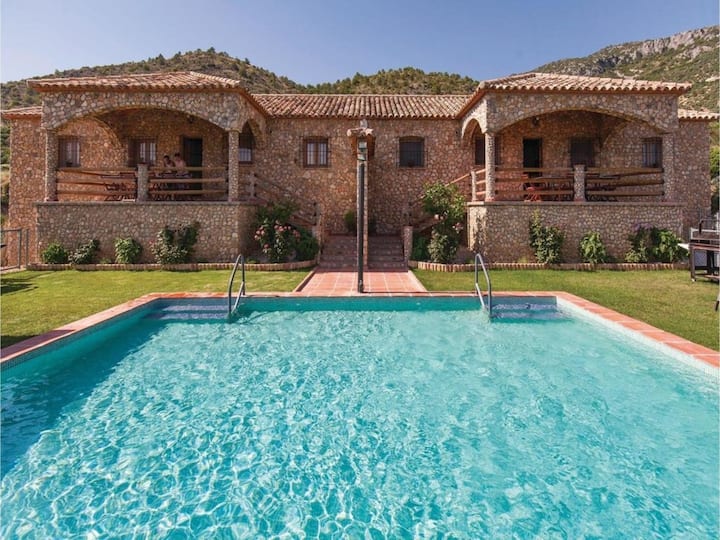 Villa 261 En Algodonales By Mila Prieto - Montellano