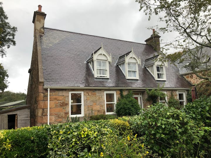Beautiful Granite Farmhouse - Jersey