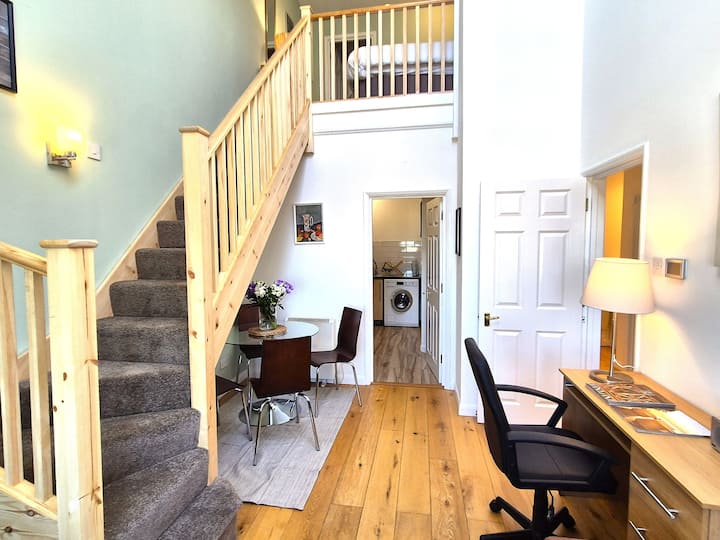 Central 3-bed 1-bath Inc Mezzanine Bedroom - Hounslow