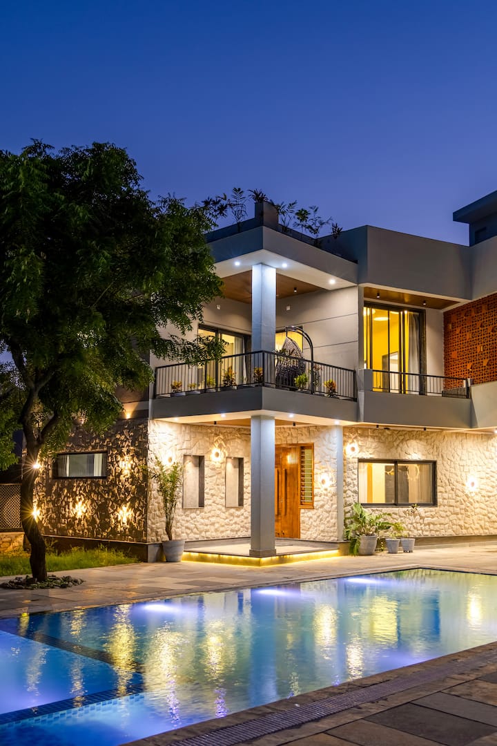 Hill-view Estate W/ Pvt Pool, Lawns & Balconies - Udaipur