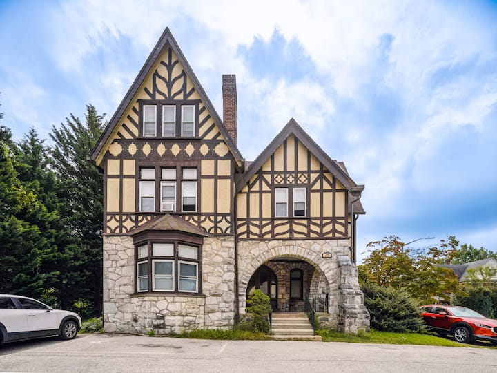 Bryn Mawr 1st Floor Apartment | Near Villanova - Bryn Mawr, PA