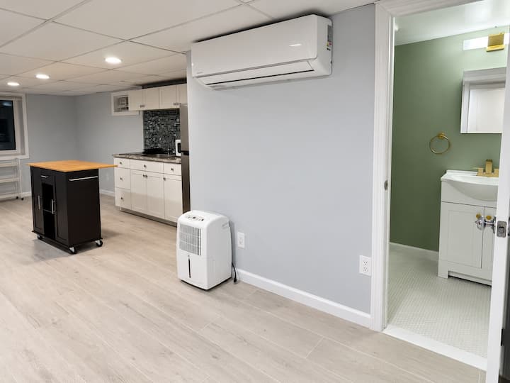 Studio Available For Women-partially Shared Space - Massapequa