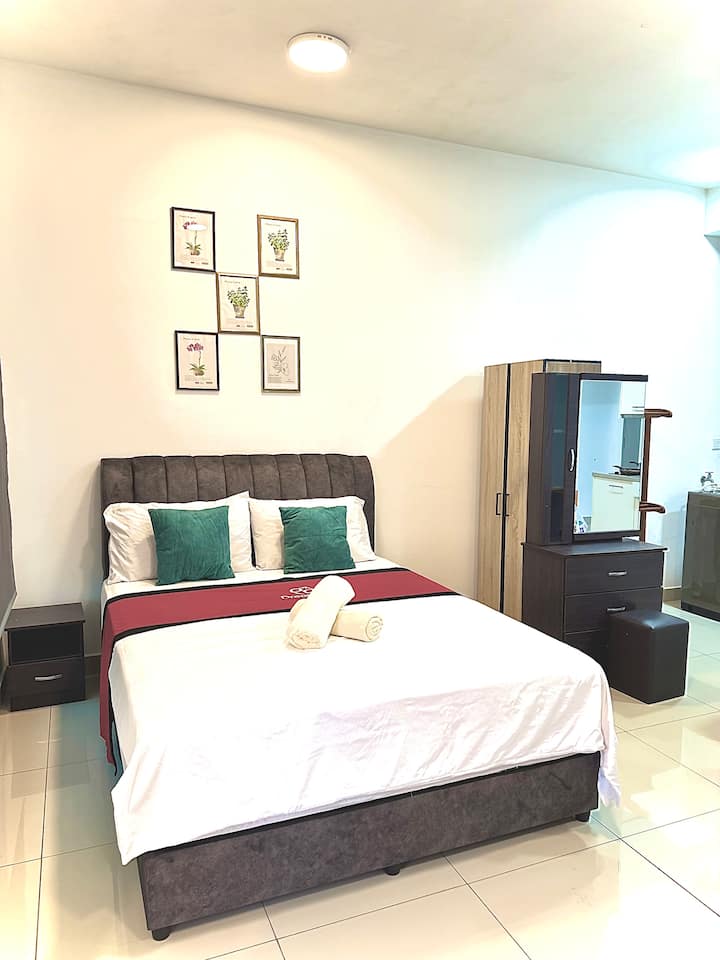 Cybersquare Top Floor Putrajaya Lakeview Stylish - Putrajaya