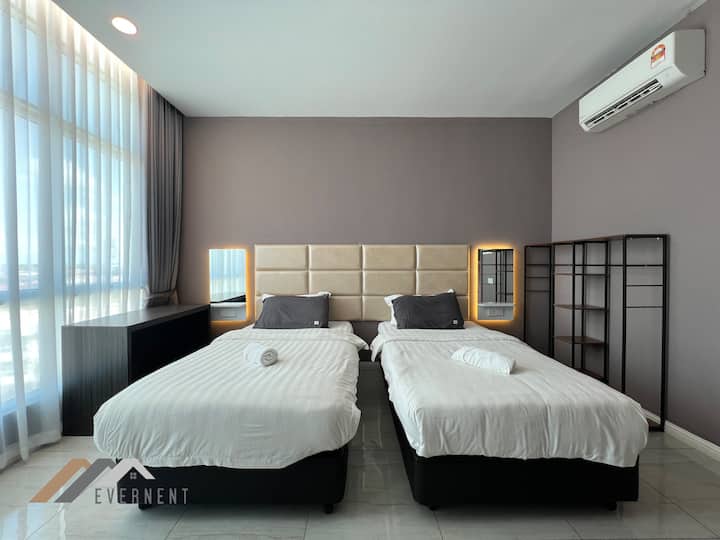 Family Suite With One Double & One Single Bed - Miri