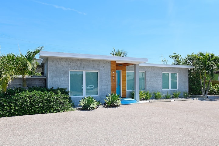 Furnished 1br - Walk To The Beach Or Downtown! - Cocoa Beach, FL