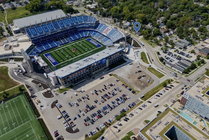 The Stadium Cottage - Premium Tailgates - Lawrence, KS