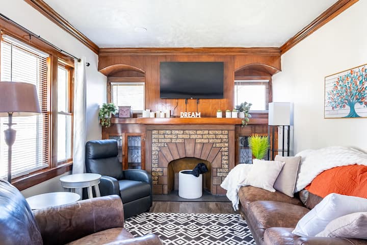 Parma 2 King Beds 5 Bedroom - Cleveland, OH
