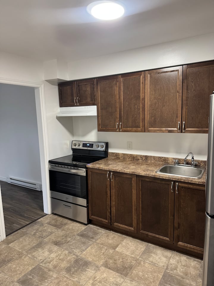 Apartment In Building, Near Hospitals, University - 코너브룩