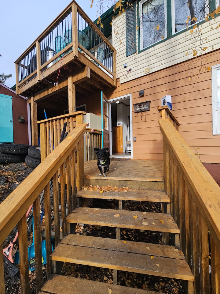 Cozy And Unique Main Floor Suite In Quiet Area - Yellowknife