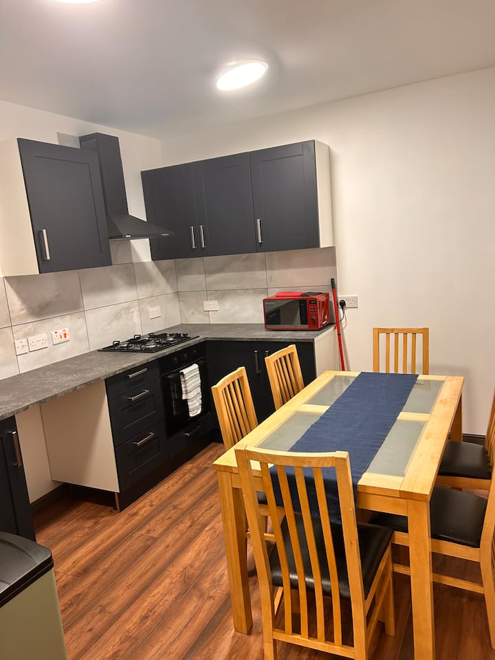 Spacious Apartment In The City - Newcastle-under-Lyme