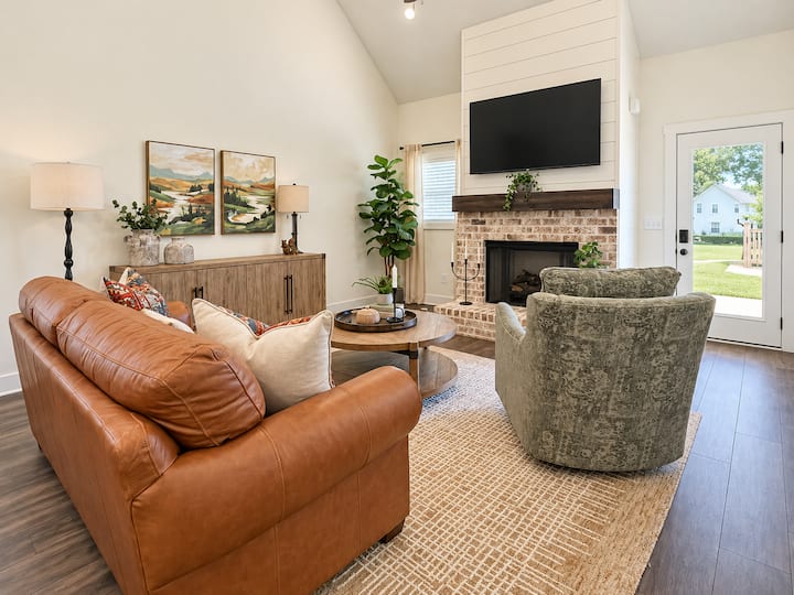 New Build Made For Lakepoint Group Stays Sleeps 10 - Cartersville, GA