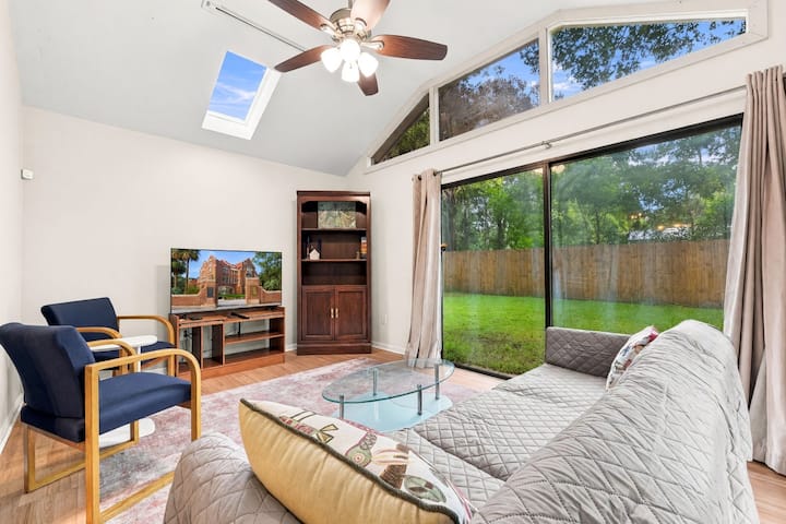 Near Uf & Downtown | Spacious Home + Backyard - Gainesville, FL