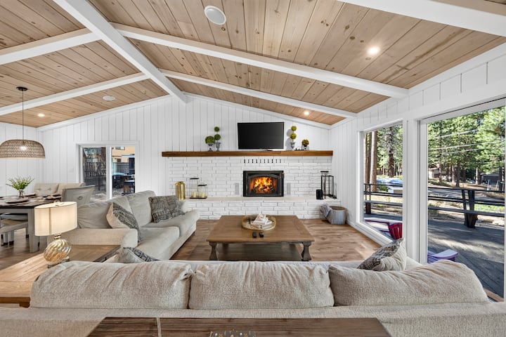 South Lake Tahoe  Pine-view Deck + Trail Access - South Lake Tahoe, CA
