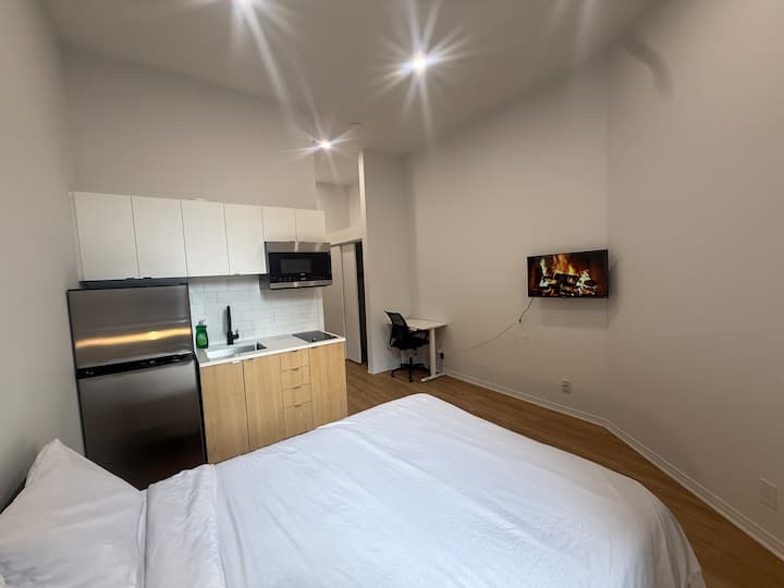 Downtown Studio With Free Private Parking - Montreal