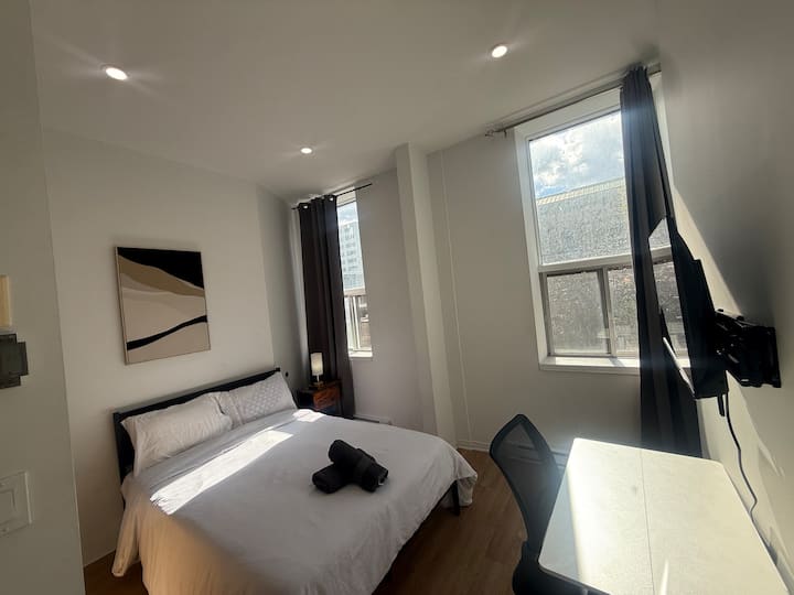 Downtown Studio With Free Parking - Laval, Canadá
