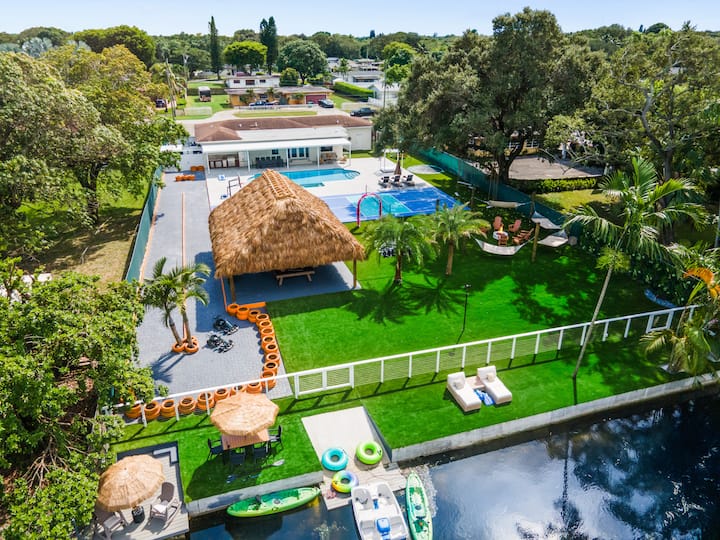 Lakefront Adventure Villa | Go-karts, Heated Pool - The Bahamas