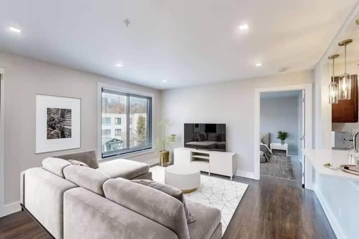 Hudson River Retreat. Modern 2 Br W/ Amenities - Edgewater, NJ
