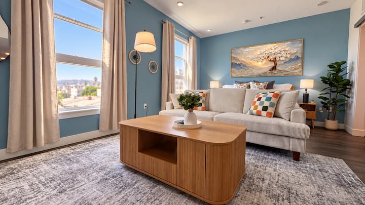 West Hollywood Studio | Free Parking Pool Gym - Hollywood, CA