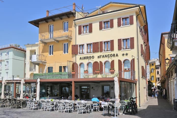 A Cosy Room With Breakfast In The Heart Of Garda - Garda