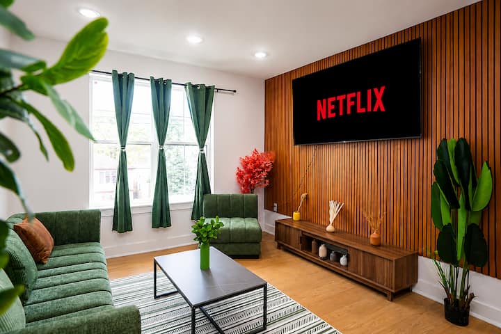 Modern Rooftop Apartment | Near Nyc | Sleeps 16 - New York, NY
