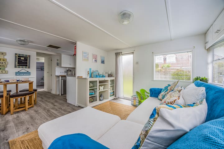 Compact Coastal Base, Minutes From The Beach - Bracklesham Bay