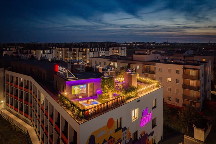 Skyjagodno -Apartament Z Jacuzzi - Wrocław